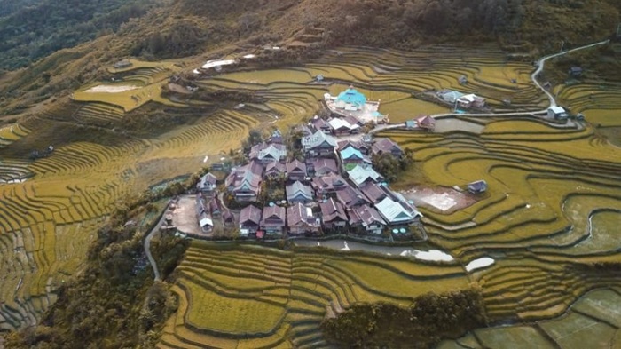 Menelisik Indahnya Alam dan Uletnya Pengrajin Tenun di Desa Rinding ...